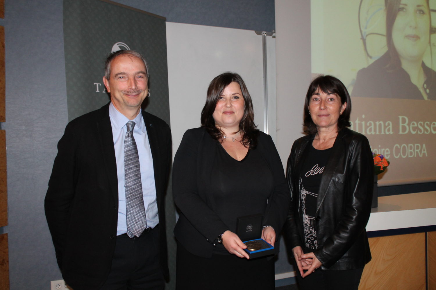 Remise de la médaille de bronze 2018 du CNRS à Tatiana Besset ...